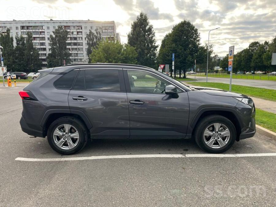 Pelēks Toyota RAV4 2025 Rīga, ar dzinēja tilpumu 2.50 L un nobraukumu 9 tūkst. km par 37900 €, foto 12 vietnē AUTOMOTO.COM.LV