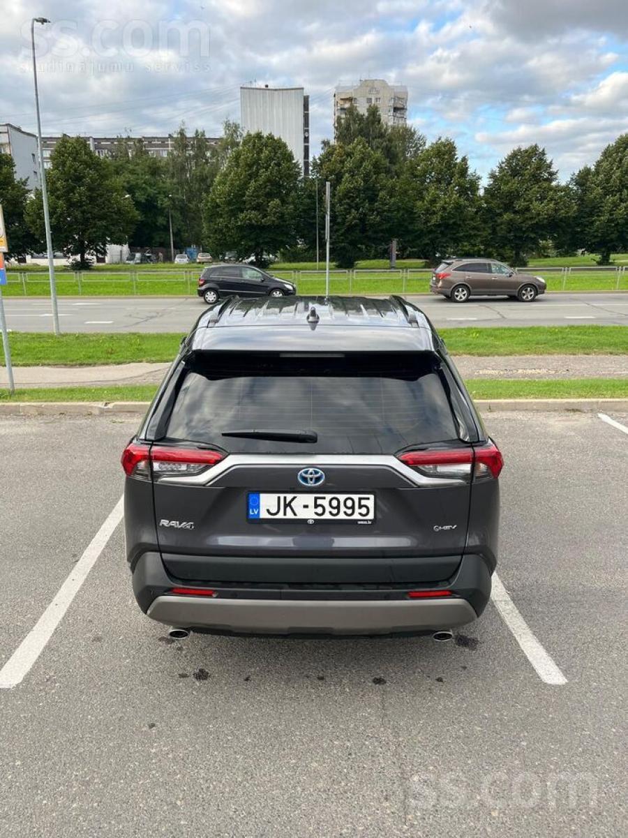 Pelēks Toyota RAV4 2025 Rīga, ar dzinēja tilpumu 2.50 L un nobraukumu 9 tūkst. km par 37900 €, foto 13 vietnē AUTOMOTO.COM.LV