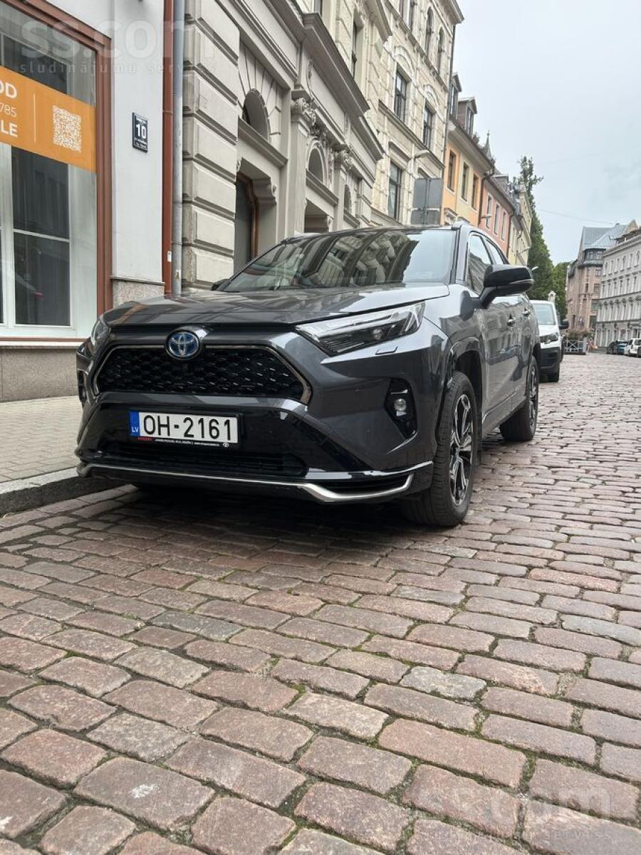 Pelēks Toyota RAV4 2025 Rīga, ar dzinēja tilpumu 2.50 L un nobraukumu 14 tūkst. km par 46000 €, foto 1 vietnē AUTOMOTO.COM.LV