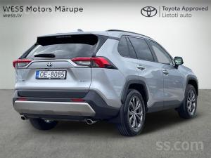 Grey Toyota RAV4 2025 in Riga, with an engine capacity of 2.50 L and mileage of 28 thousand km for 36990 €, photo 3 on AUTOMOTO.COM.LV