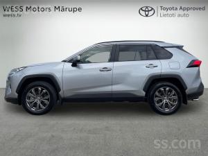 Grey Toyota RAV4 2025 in Riga, with an engine capacity of 2.50 L and mileage of 28 thousand km for 36990 €, photo 4 on AUTOMOTO.COM.LV