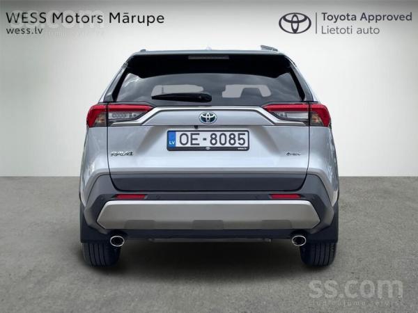 Grey Toyota RAV4 2025 in Riga, with an engine capacity of 2.50 L and mileage of 28 thousand km for 36990 €, photo 4 on AUTOMOTO.COM.LV