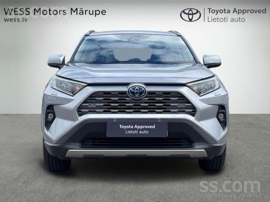 Grey Toyota RAV4 2025 in Riga, with an engine capacity of 2.50 L and mileage of 28 thousand km for 36990 €, photo 6 on AUTOMOTO.COM.LV