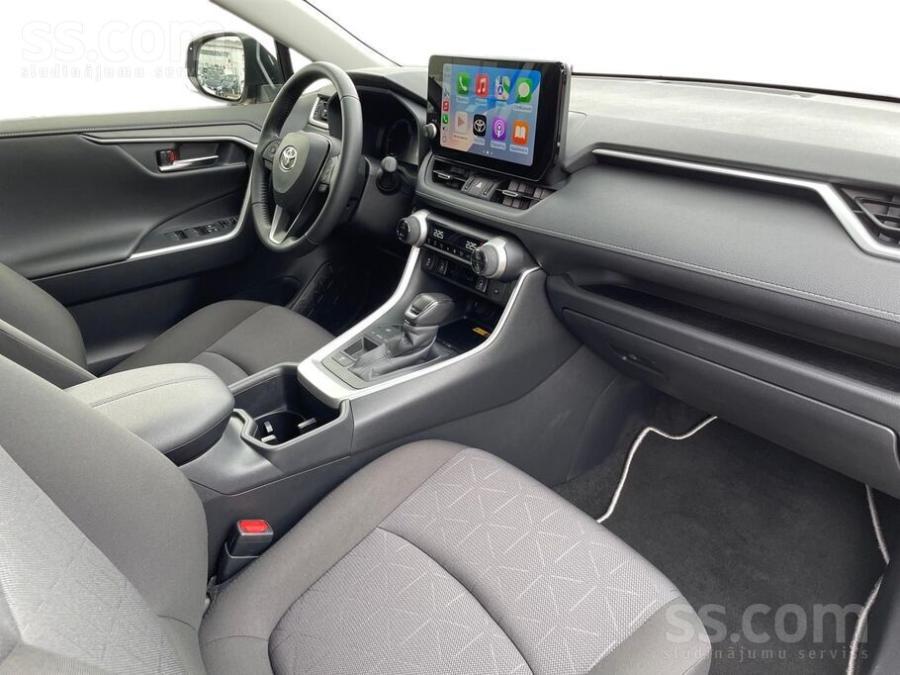Grey Toyota RAV4 2025 in Riga, with an engine capacity of 2.50 L and mileage of 28 thousand km for 36990 €, photo 7 on AUTOMOTO.COM.LV