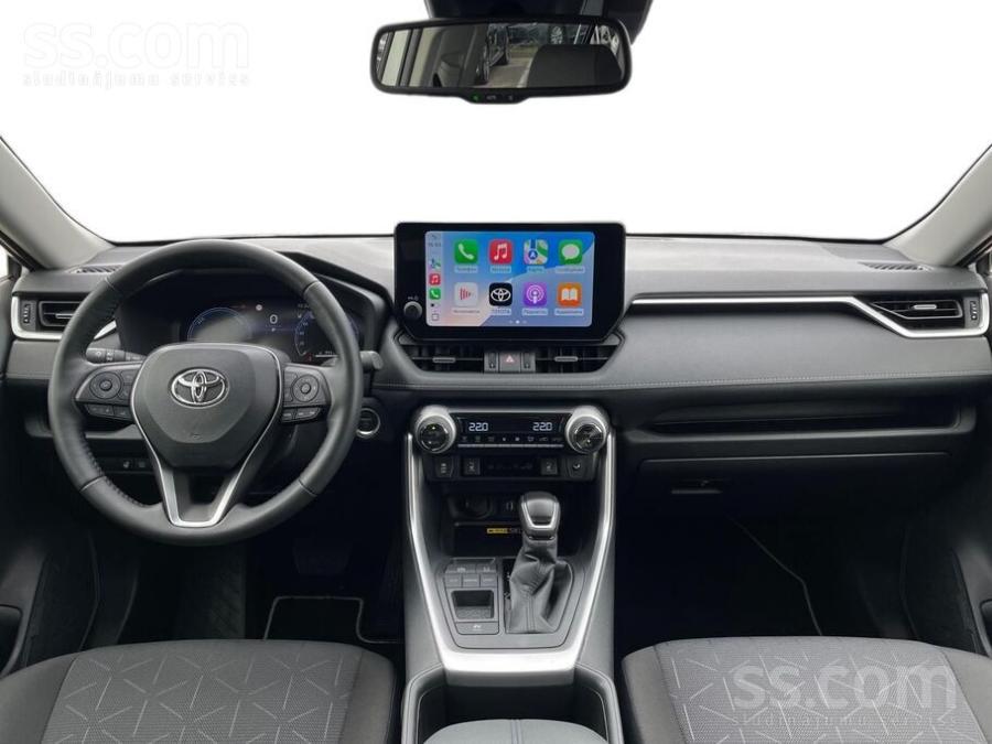 Grey Toyota RAV4 2025 in Riga, with an engine capacity of 2.50 L and mileage of 28 thousand km for 36990 €, photo 9 on AUTOMOTO.COM.LV