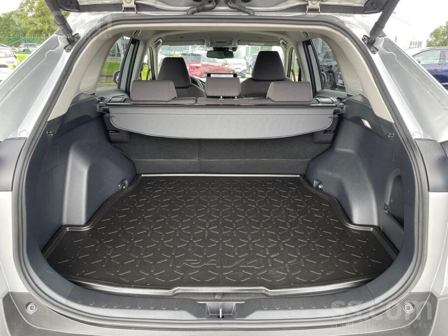 Grey Toyota RAV4 2025 in Riga, with an engine capacity of 2.50 L and mileage of 28 thousand km for 36990 €, photo 11 on AUTOMOTO.COM.LV