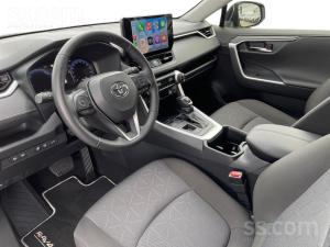 Grey Toyota RAV4 2025 in Riga, with an engine capacity of 2.50 L and mileage of 28 thousand km for 36990 €, photo 12 on AUTOMOTO.COM.LV
