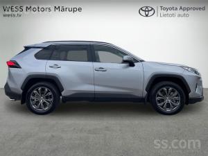 Grey Toyota RAV4 2025 in Riga, with an engine capacity of 2.50 L and mileage of 28 thousand km for 36990 €, photo 17 on AUTOMOTO.COM.LV