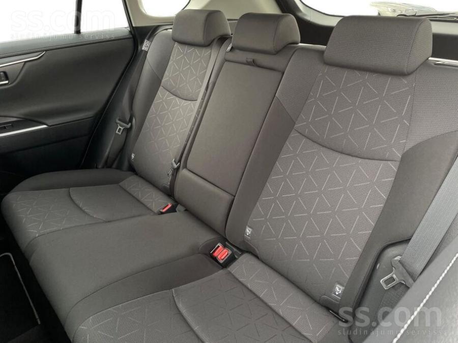 Grey Toyota RAV4 2025 in Riga, with an engine capacity of 2.50 L and mileage of 28 thousand km for 36990 €, photo 20 on AUTOMOTO.COM.LV