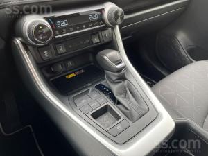 Grey Toyota RAV4 2025 in Riga, with an engine capacity of 2.50 L and mileage of 28 thousand km for 36990 €, photo 21 on AUTOMOTO.COM.LV