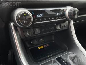 Grey Toyota RAV4 2025 in Riga, with an engine capacity of 2.50 L and mileage of 28 thousand km for 36990 €, photo 28 on AUTOMOTO.COM.LV