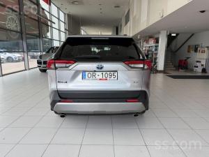 Pelēks Toyota RAV4 2025 Rīga, ar dzinēja tilpumu 2.50 L un nobraukumu 19 tūkst. km par 38800 €, foto 4 vietnē AUTOMOTO.COM.LV