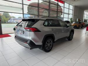 Pelēks Toyota RAV4 2025 Rīga, ar dzinēja tilpumu 2.50 L un nobraukumu 19 tūkst. km par 38800 €, foto 7 vietnē AUTOMOTO.COM.LV