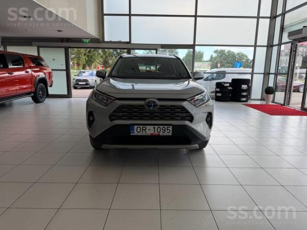Pelēks Toyota RAV4 2025 Rīga, ar dzinēja tilpumu 2.50 L un nobraukumu 19 tūkst. km par 38800 €, foto 8 vietnē AUTOMOTO.COM.LV