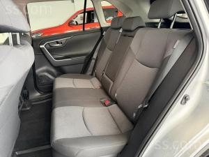 Pelēks Toyota RAV4 2025 Rīga, ar dzinēja tilpumu 2.50 L un nobraukumu 19 tūkst. km par 38800 €, foto 9 vietnē AUTOMOTO.COM.LV