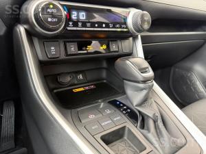Pelēks Toyota RAV4 2025 Rīga, ar dzinēja tilpumu 2.50 L un nobraukumu 19 tūkst. km par 38800 €, foto 14 vietnē AUTOMOTO.COM.LV