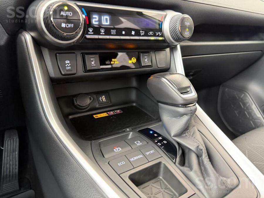 Pelēks Toyota RAV4 2025 Rīga, ar dzinēja tilpumu 2.50 L un nobraukumu 19 tūkst. km par 38800 €, foto 14 vietnē AUTOMOTO.COM.LV