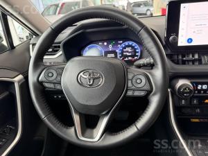 Pelēks Toyota RAV4 2025 Rīga, ar dzinēja tilpumu 2.50 L un nobraukumu 19 tūkst. km par 38800 €, foto 16 vietnē AUTOMOTO.COM.LV