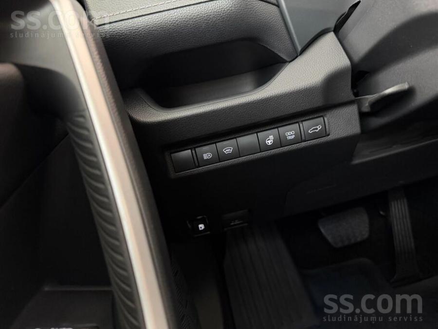 Pelēks Toyota RAV4 2025 Rīga, ar dzinēja tilpumu 2.50 L un nobraukumu 19 tūkst. km par 38800 €, foto 19 vietnē AUTOMOTO.COM.LV