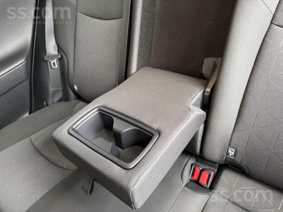 Pelēks Toyota RAV4 2025 Rīga, ar dzinēja tilpumu 2.50 L un nobraukumu 19 tūkst. km par 38800 €, foto 21 vietnē AUTOMOTO.COM.LV