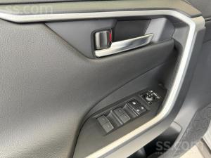 Pelēks Toyota RAV4 2025 Rīga, ar dzinēja tilpumu 2.50 L un nobraukumu 19 tūkst. km par 38800 €, foto 22 vietnē AUTOMOTO.COM.LV