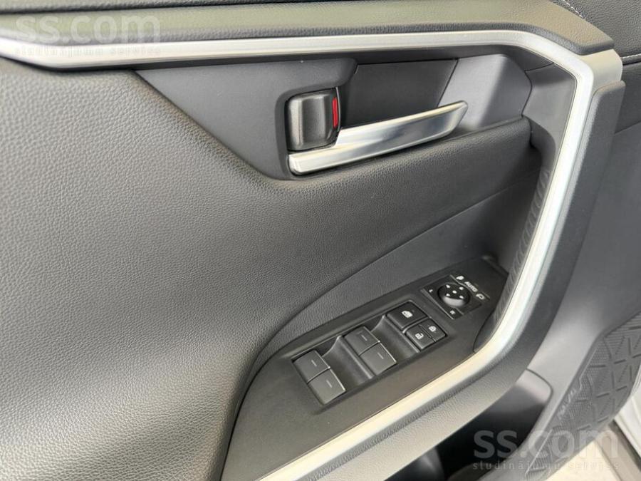 Pelēks Toyota RAV4 2025 Rīga, ar dzinēja tilpumu 2.50 L un nobraukumu 19 tūkst. km par 38800 €, foto 22 vietnē AUTOMOTO.COM.LV