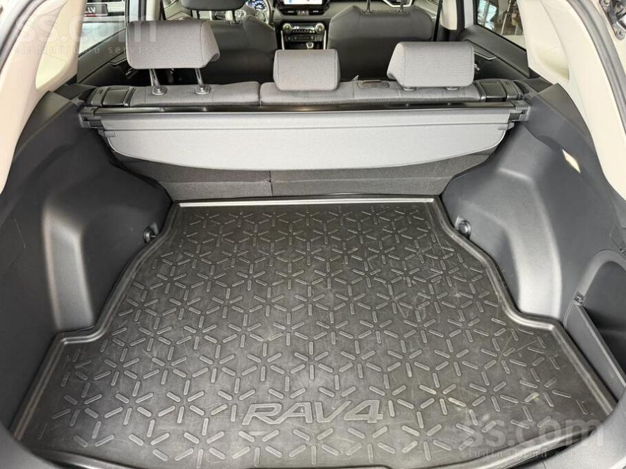 Pelēks Toyota RAV4 2025 Rīga, ar dzinēja tilpumu 2.50 L un nobraukumu 19 tūkst. km par 38800 €, foto 26 vietnē AUTOMOTO.COM.LV