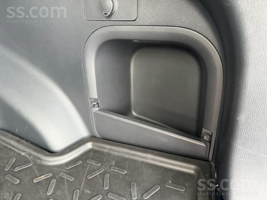 Pelēks Toyota RAV4 2025 Rīga, ar dzinēja tilpumu 2.50 L un nobraukumu 19 tūkst. km par 38800 €, foto 28 vietnē AUTOMOTO.COM.LV