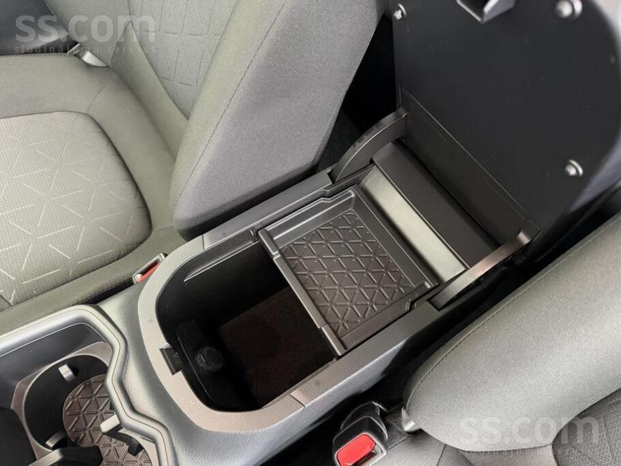Pelēks Toyota RAV4 2025 Rīga, ar dzinēja tilpumu 2.50 L un nobraukumu 19 tūkst. km par 38800 €, foto 32 vietnē AUTOMOTO.COM.LV