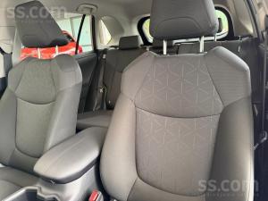 Pelēks Toyota RAV4 2025 Rīga, ar dzinēja tilpumu 2.50 L un nobraukumu 19 tūkst. km par 38800 €, foto 33 vietnē AUTOMOTO.COM.LV