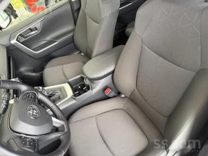 Pelēks Toyota RAV4 2025 Rīga, ar dzinēja tilpumu 2.50 L un nobraukumu 19 tūkst. km par 38800 €, foto 35 vietnē AUTOMOTO.COM.LV