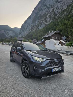 Toyota RAV4 2025 Kauņa vietnē Pelēks Toyota RAV4 2025 Kauņa, ar dzinēja tilpumu 2.49 L un nobraukumu 23 tūkst. km par 35000 €, foto 1 vietnē AUTOMOTO.COM.LV