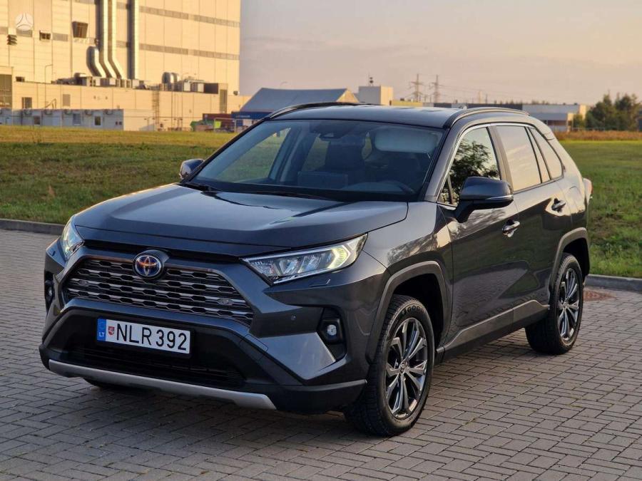 Pelēks Toyota RAV4 2025 Kauņa, ar dzinēja tilpumu 2.49 L un nobraukumu 23 tūkst. km par 35000 €, foto 6 vietnē AUTOMOTO.COM.LV