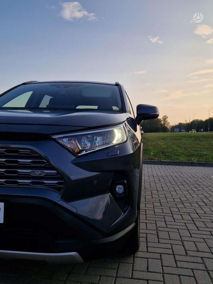 Pelēks Toyota RAV4 2025 Kauņa, ar dzinēja tilpumu 2.49 L un nobraukumu 23 tūkst. km par 35000 €, foto 7 vietnē AUTOMOTO.COM.LV