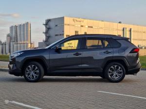 Pelēks Toyota RAV4 2025 Kauņa, ar dzinēja tilpumu 2.49 L un nobraukumu 23 tūkst. km par 35000 €, foto 11 vietnē AUTOMOTO.COM.LV