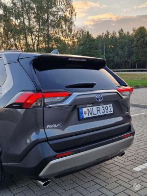 Pelēks Toyota RAV4 2025 Kauņa, ar dzinēja tilpumu 2.49 L un nobraukumu 23 tūkst. km par 35000 €, foto 14 vietnē AUTOMOTO.COM.LV