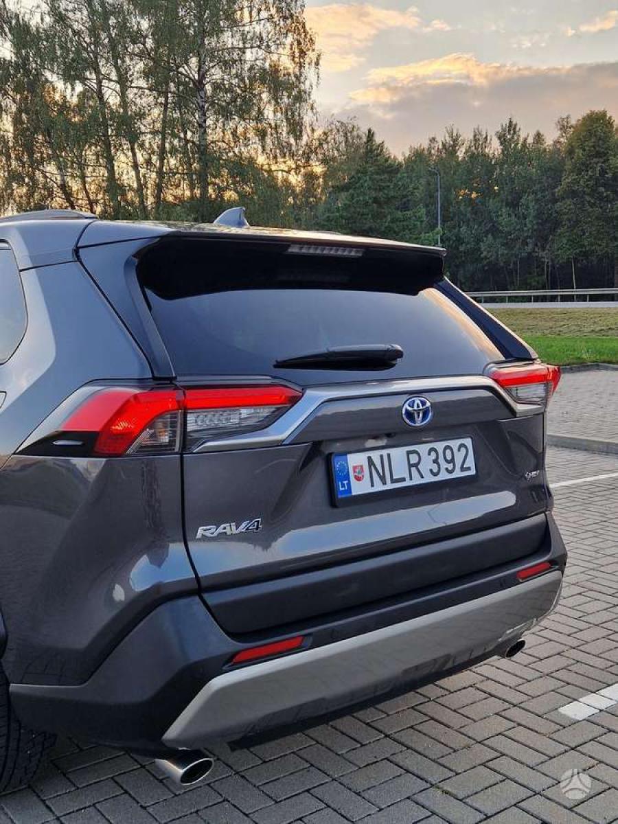 Pelēks Toyota RAV4 2025 Kauņa, ar dzinēja tilpumu 2.49 L un nobraukumu 23 tūkst. km par 35000 €, foto 14 vietnē AUTOMOTO.COM.LV