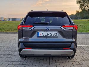 Pelēks Toyota RAV4 2025 Kauņa, ar dzinēja tilpumu 2.49 L un nobraukumu 23 tūkst. km par 35000 €, foto 15 vietnē AUTOMOTO.COM.LV