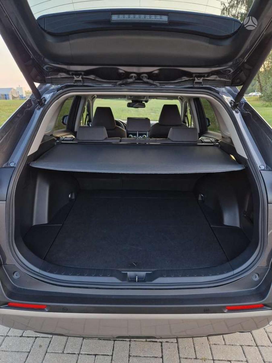 Pelēks Toyota RAV4 2025 Kauņa, ar dzinēja tilpumu 2.49 L un nobraukumu 23 tūkst. km par 35000 €, foto 16 vietnē AUTOMOTO.COM.LV