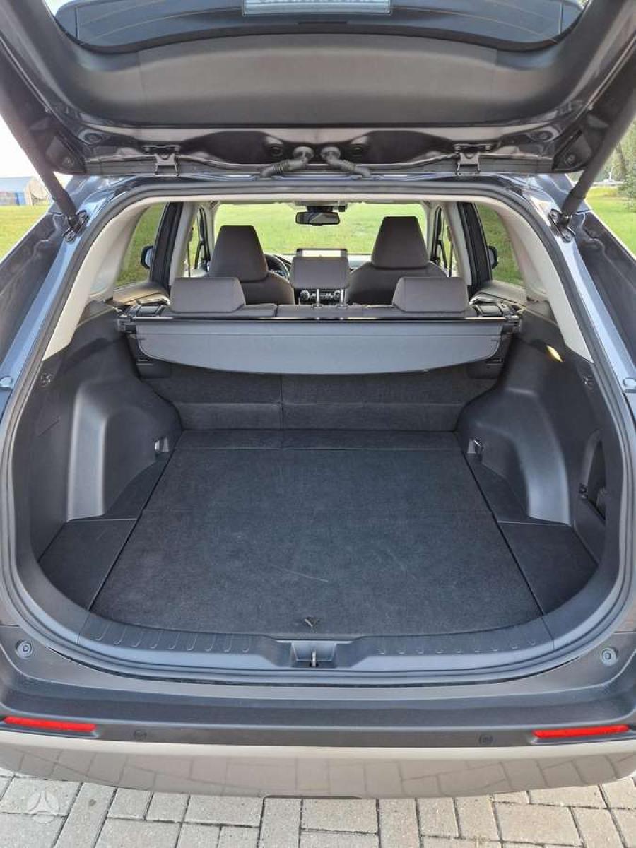 Pelēks Toyota RAV4 2025 Kauņa, ar dzinēja tilpumu 2.49 L un nobraukumu 23 tūkst. km par 35000 €, foto 17 vietnē AUTOMOTO.COM.LV