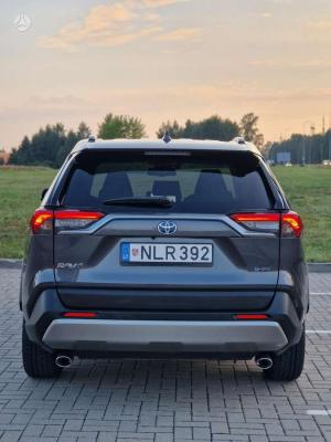 Pelēks Toyota RAV4 2025 Kauņa, ar dzinēja tilpumu 2.49 L un nobraukumu 23 tūkst. km par 35000 €, foto 19 vietnē AUTOMOTO.COM.LV