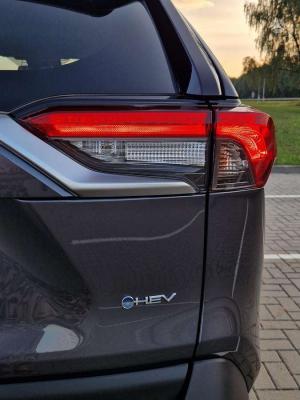 Pelēks Toyota RAV4 2025 Kauņa, ar dzinēja tilpumu 2.49 L un nobraukumu 23 tūkst. km par 35000 €, foto 21 vietnē AUTOMOTO.COM.LV