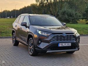 Pelēks Toyota RAV4 2025 Kauņa, ar dzinēja tilpumu 2.49 L un nobraukumu 23 tūkst. km par 35000 €, foto 24 vietnē AUTOMOTO.COM.LV