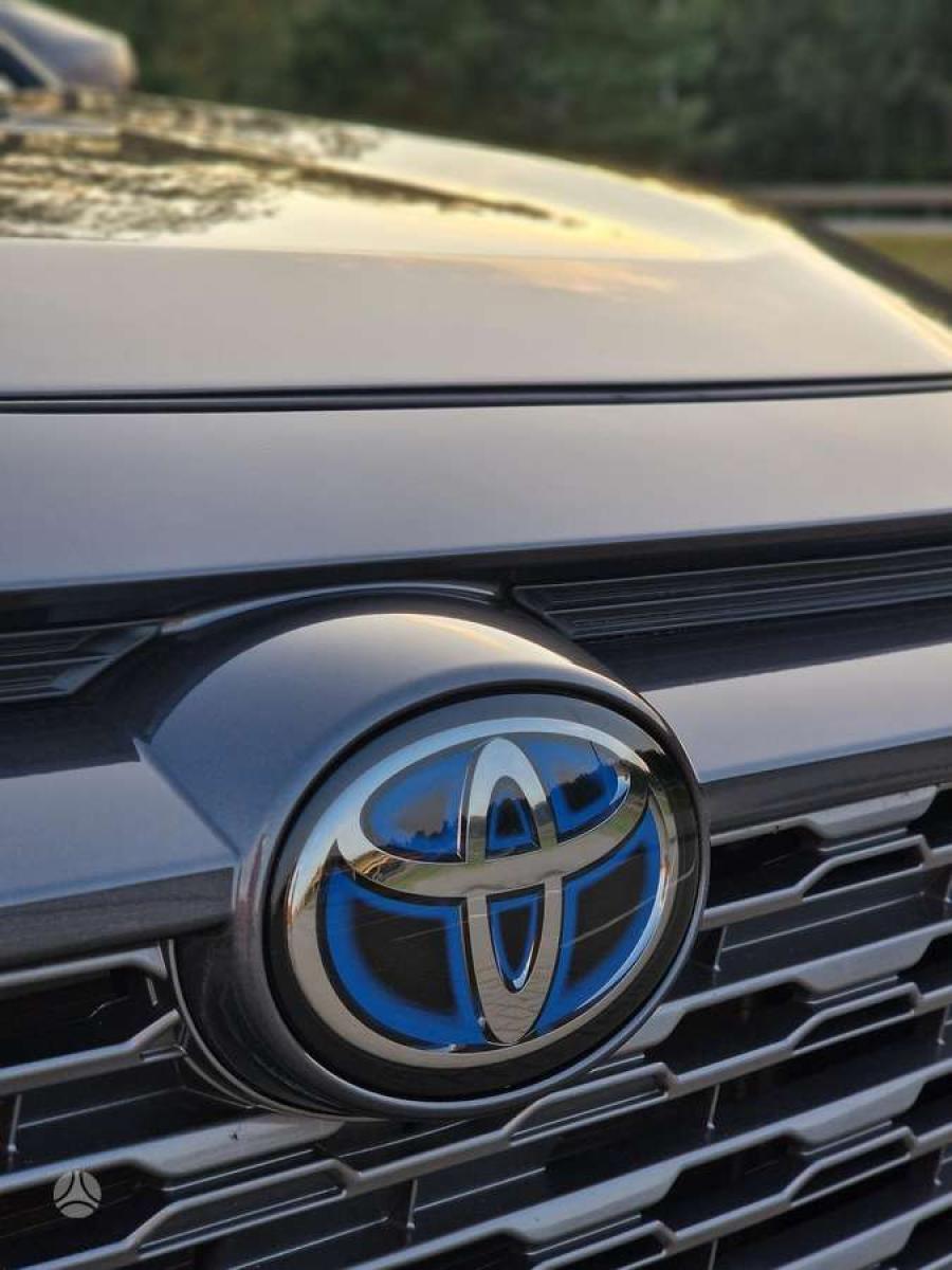Pelēks Toyota RAV4 2025 Kauņa, ar dzinēja tilpumu 2.49 L un nobraukumu 23 tūkst. km par 35000 €, foto 25 vietnē AUTOMOTO.COM.LV