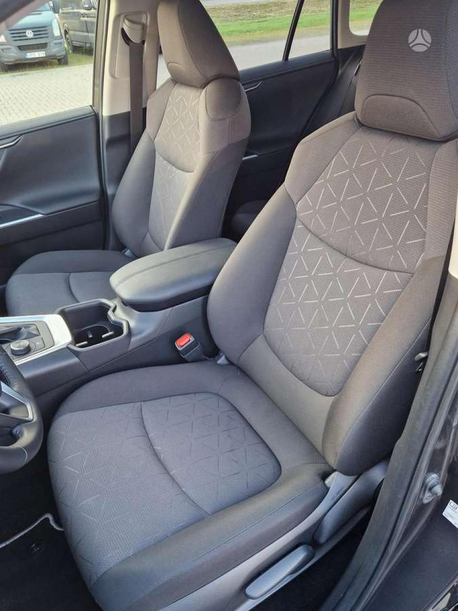 Pelēks Toyota RAV4 2025 Kauņa, ar dzinēja tilpumu 2.49 L un nobraukumu 23 tūkst. km par 35000 €, foto 28 vietnē AUTOMOTO.COM.LV