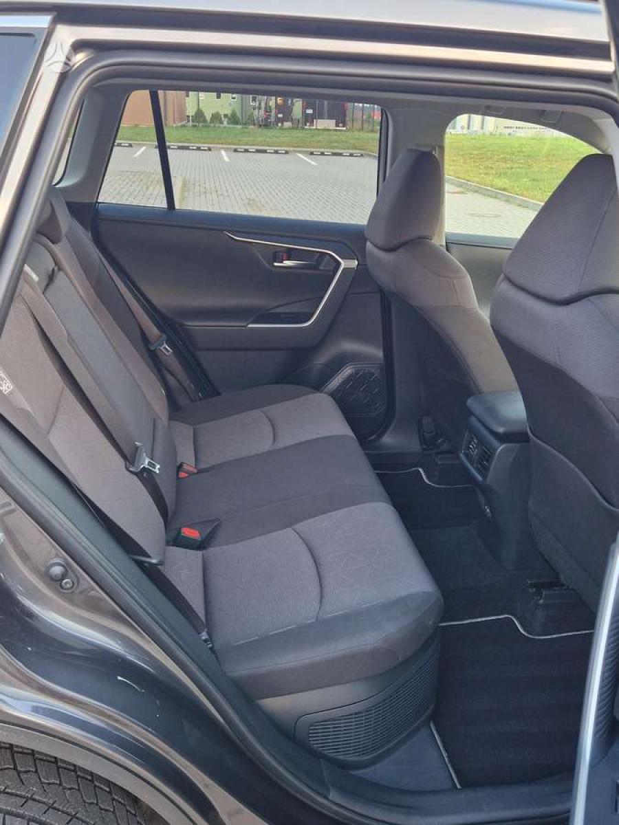 Pelēks Toyota RAV4 2025 Kauņa, ar dzinēja tilpumu 2.49 L un nobraukumu 23 tūkst. km par 35000 €, foto 30 vietnē AUTOMOTO.COM.LV