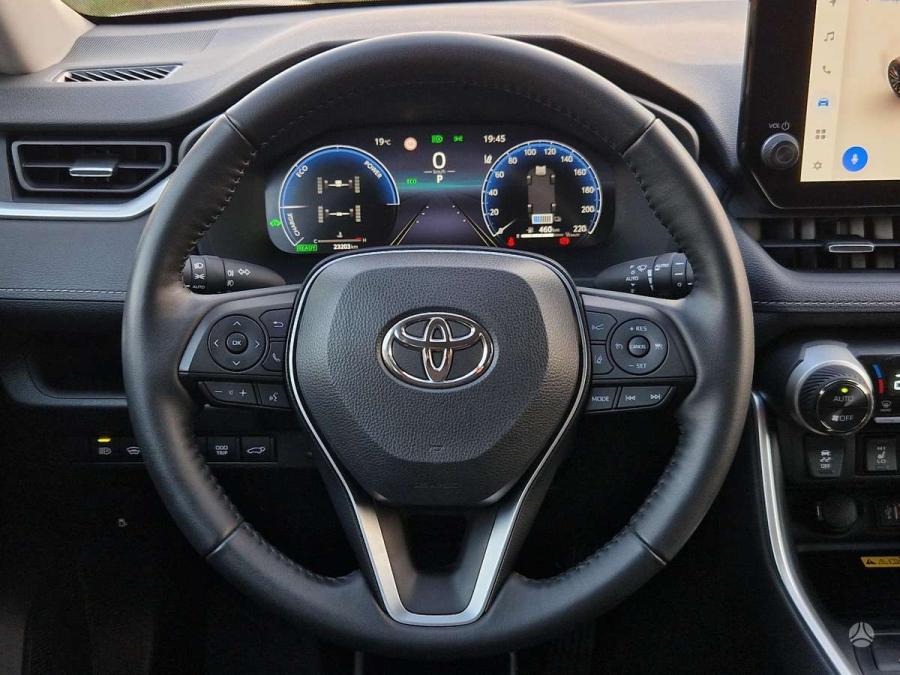 Pelēks Toyota RAV4 2025 Kauņa, ar dzinēja tilpumu 2.49 L un nobraukumu 23 tūkst. km par 35000 €, foto 36 vietnē AUTOMOTO.COM.LV