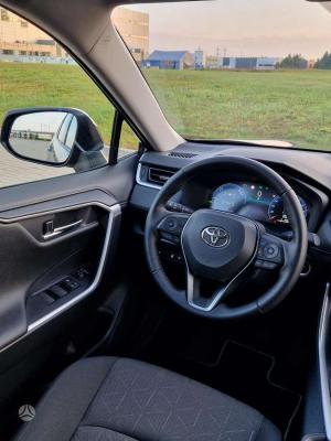 Pelēks Toyota RAV4 2025 Kauņa, ar dzinēja tilpumu 2.49 L un nobraukumu 23 tūkst. km par 35000 €, foto 37 vietnē AUTOMOTO.COM.LV
