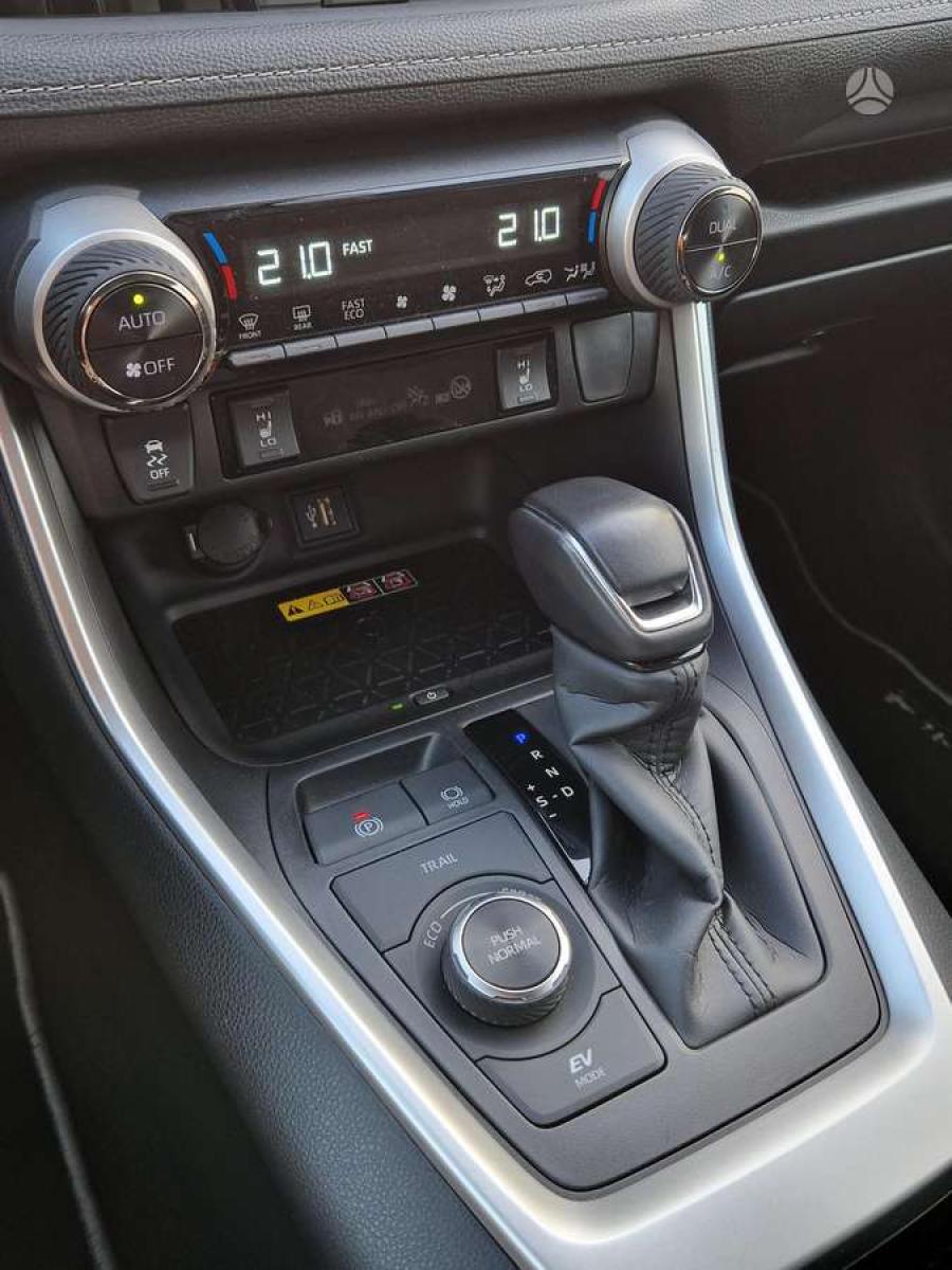 Pelēks Toyota RAV4 2025 Kauņa, ar dzinēja tilpumu 2.49 L un nobraukumu 23 tūkst. km par 35000 €, foto 39 vietnē AUTOMOTO.COM.LV