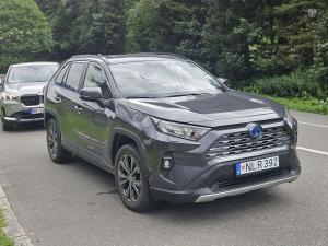 Pelēks Toyota RAV4 2025 Kauņa, ar dzinēja tilpumu 2.49 L un nobraukumu 23 tūkst. km par 35000 €, foto 52 vietnē AUTOMOTO.COM.LV